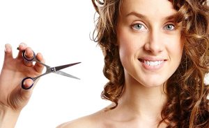Como cortar o cabelo sozinha?